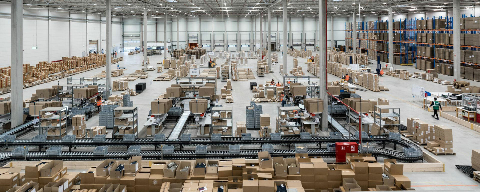 Your partner in contract logistics | BLG LOGISTICS