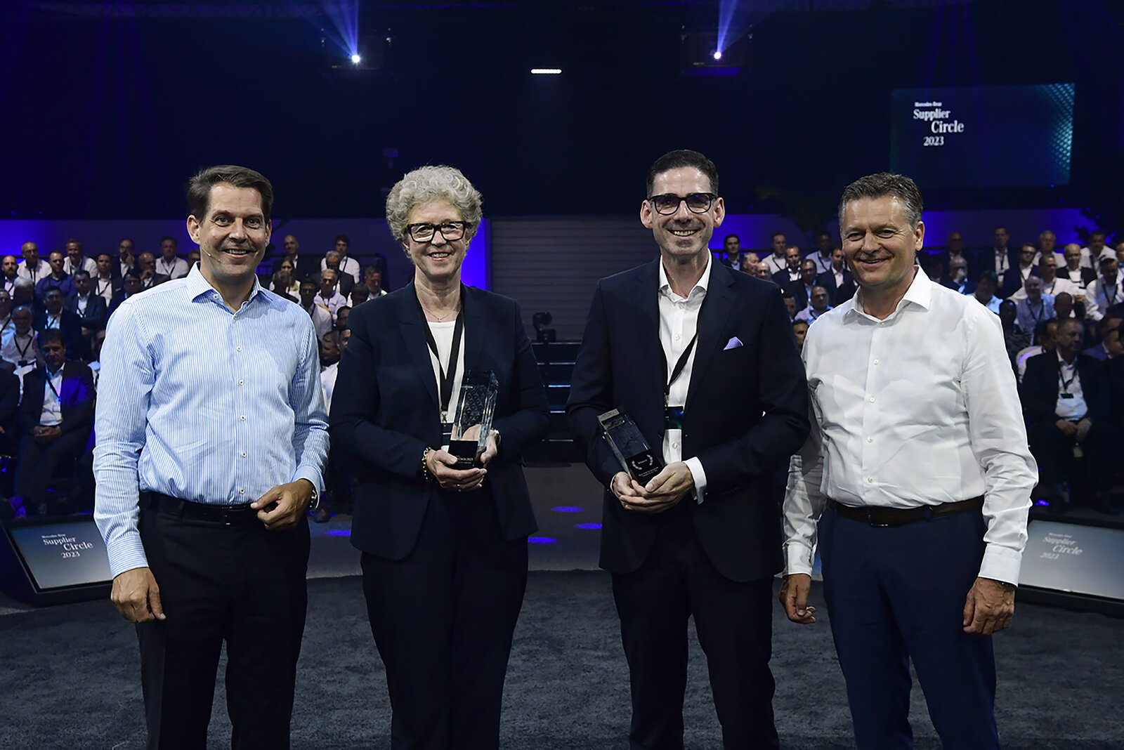 BLG LOGISTICS gewinnt Mercedes-Benz Supplier Award 2023 in der ...