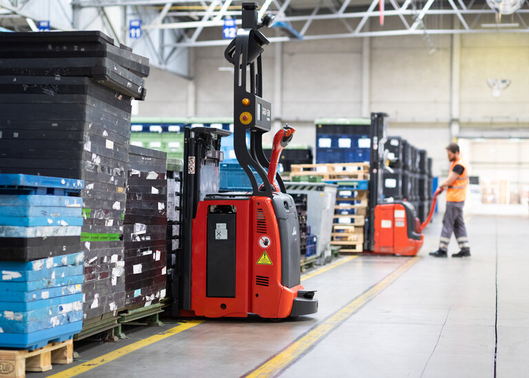 Apprenticeship as a specialist for warehouse logistics (m/f/d) | BLG ...